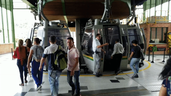 Medellín: Metrocable – DE PUNTO A PUNTO EN EL MUNDO